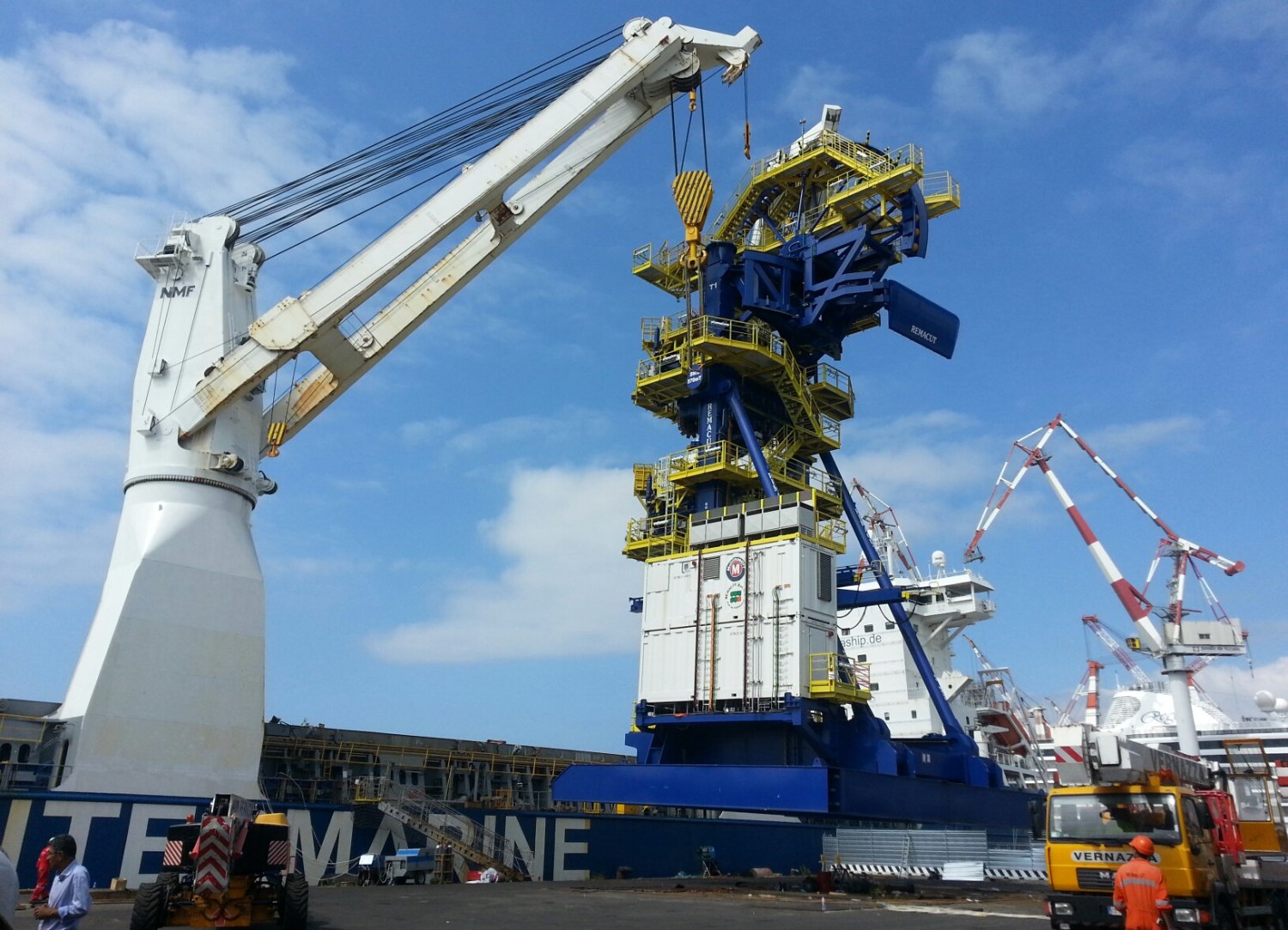 UNA REMACUT PER MCDERMOTT - Sollevare