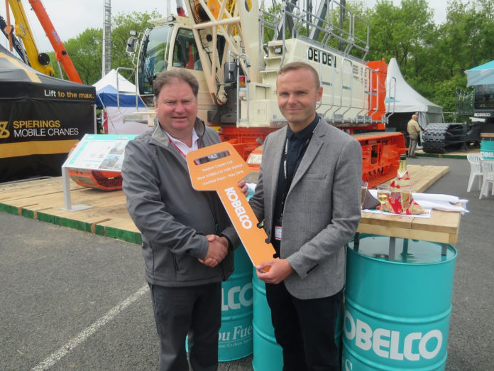 DELDEN CRANES ACQUISTA L'OTTAVA KOBELCO CKE900G-2 - Sollevare