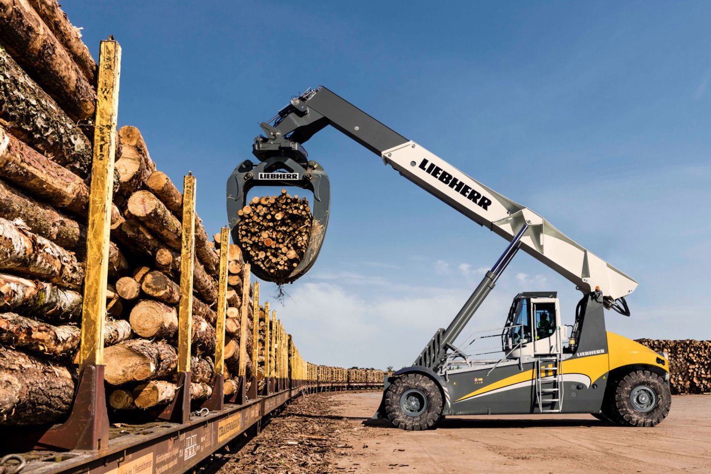 LIEBHERR LANCIA DUE NUOVI REACH STACKER - Sollevare