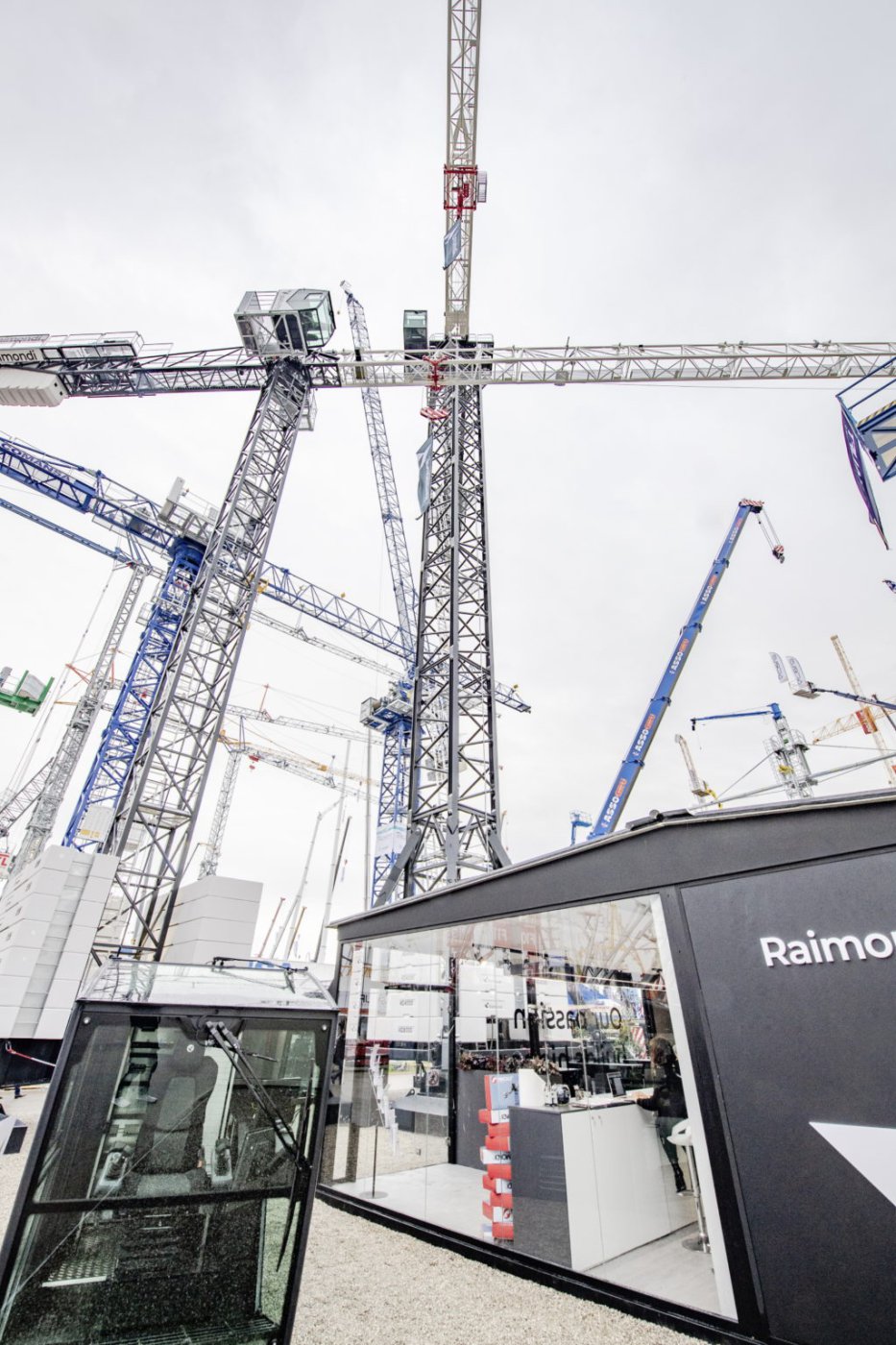 Raimondi Cranes presenta la nuova topless T187 al Bauma 2022 - Sollevare