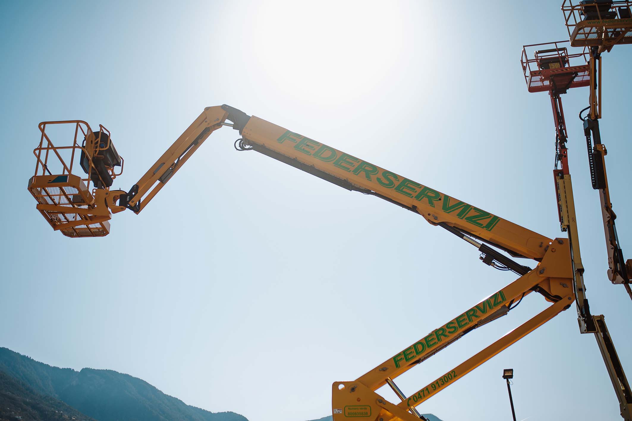 Il noleggio di Federservizi si eleva con le piattaforme Haulotte ...