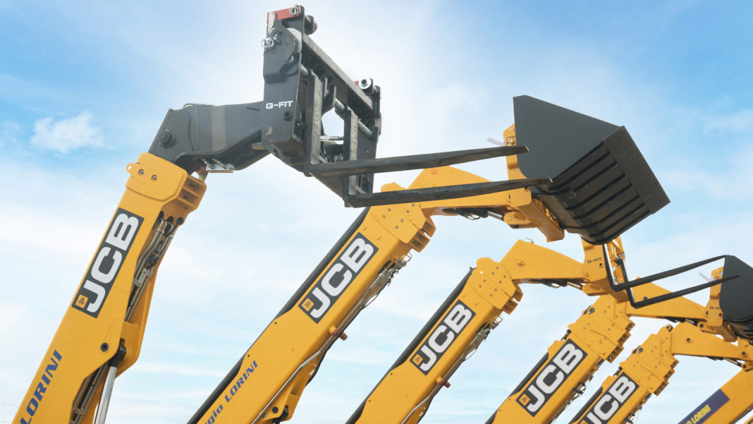 Noleggio Lorini, in alto con JCB - Sollevare