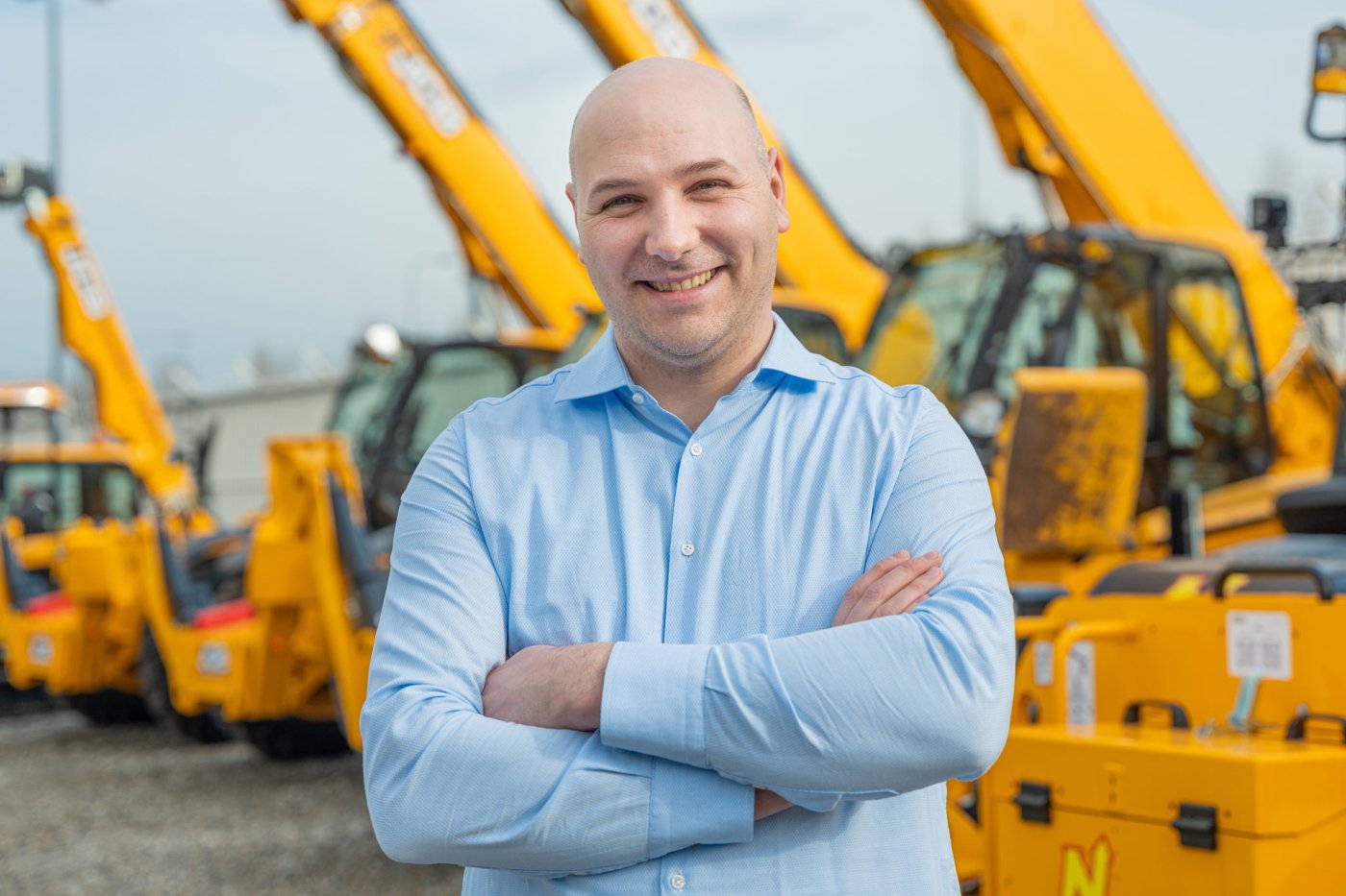 Noleggio Lorini, in alto con JCB - Sollevare